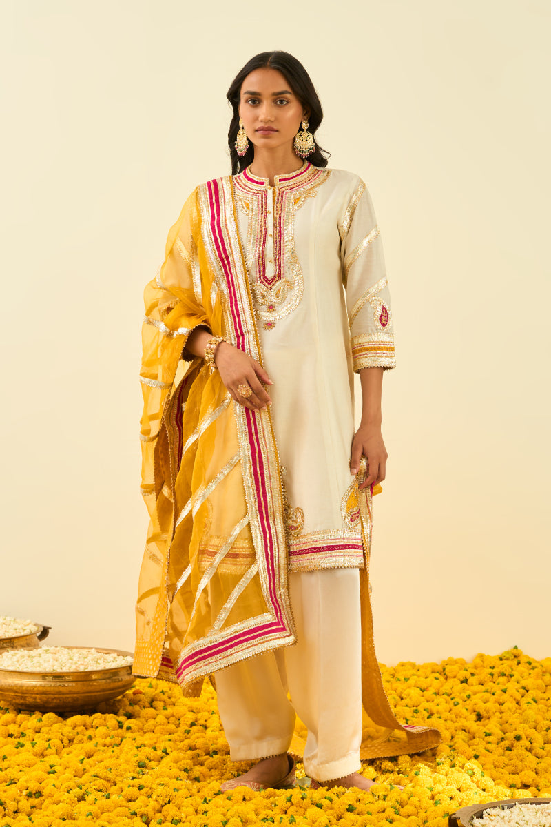 Sadiyah- Short kurta with salwar and dupatta – AGASHE
