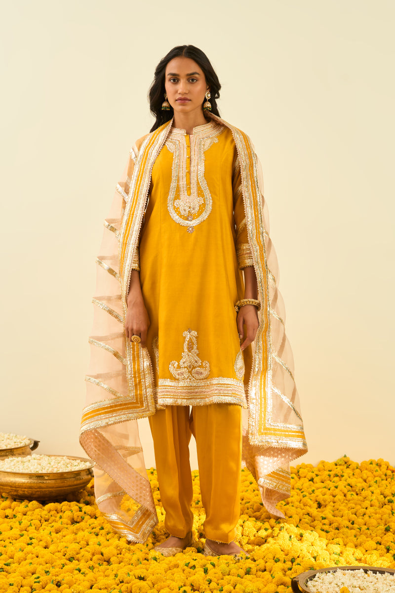 Sadiyah- Short kurta with salwar and dupatta – AGASHE