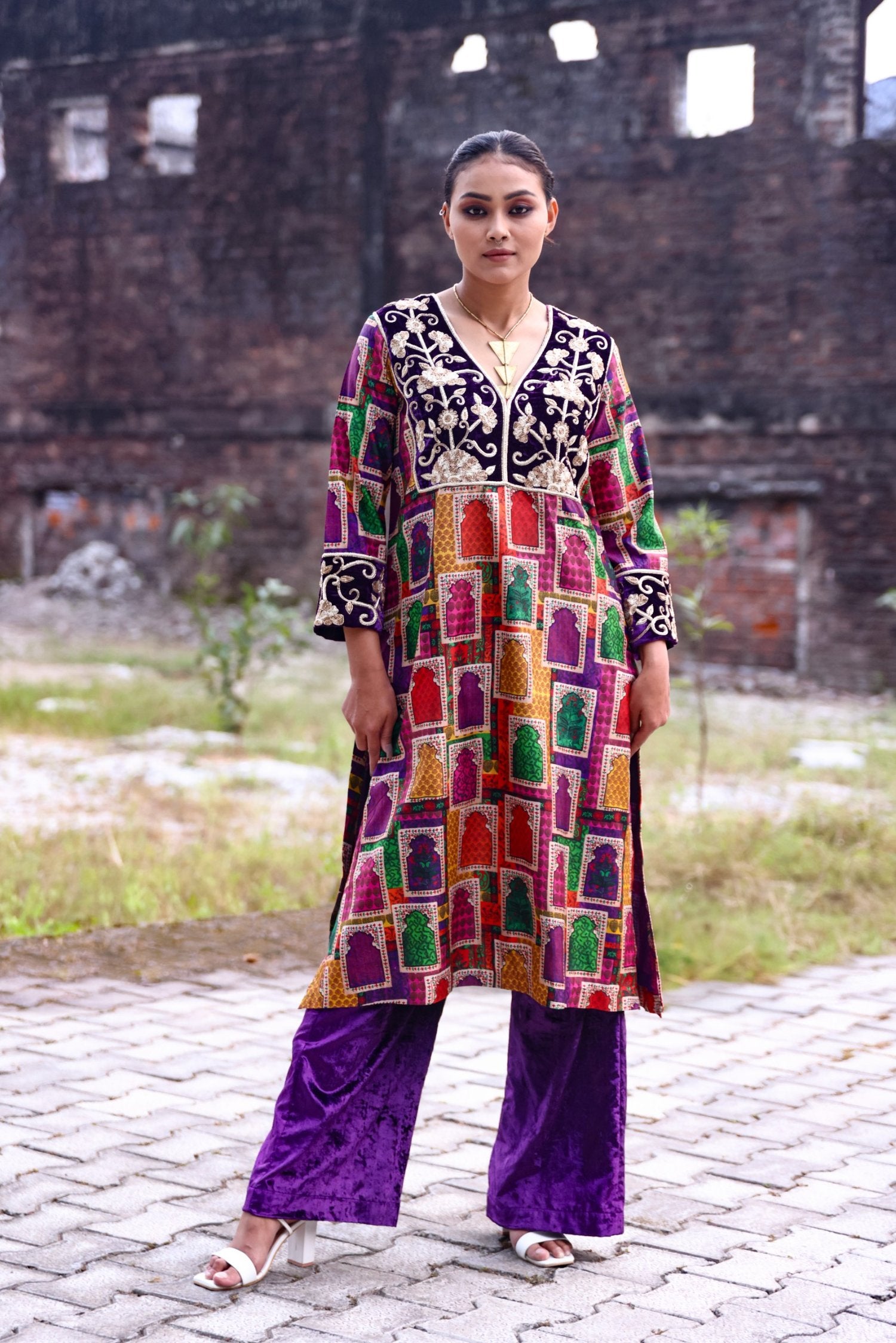 Hand-Embroidered Jharoka Print Kurta Set – AGASHE